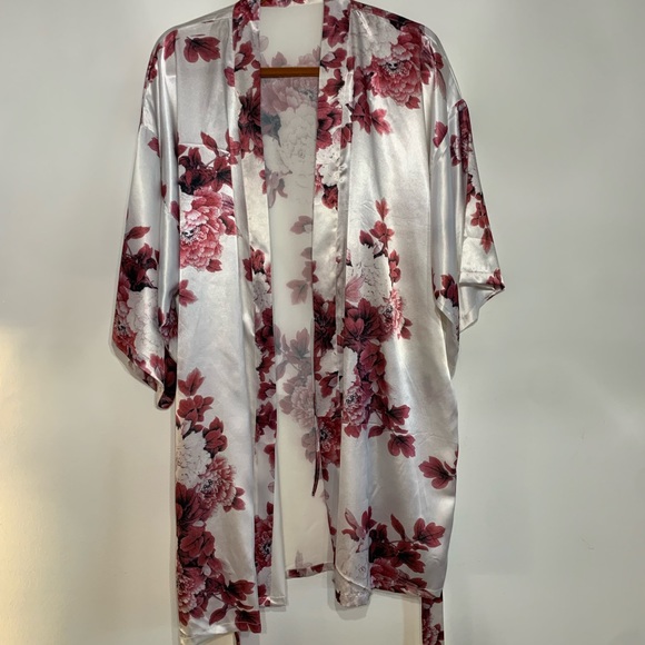 Intimates & Sleepwear | Faux Silk White And Pink Flower Robe | Poshmark